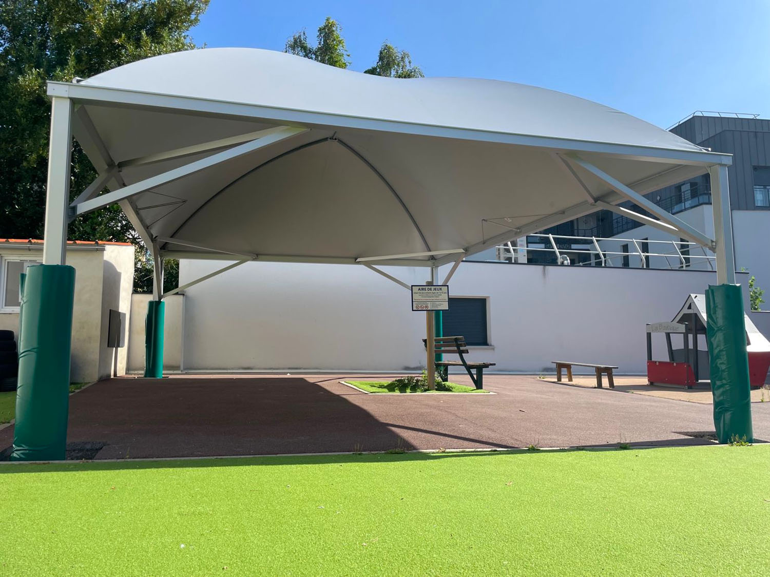 Préau école en toile tendue : fabricant de préaux scolaires - DALO